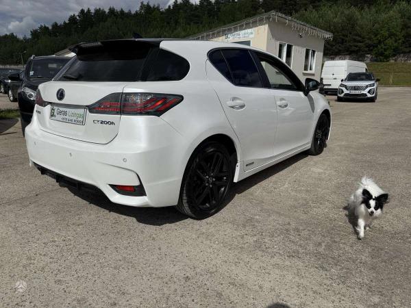 Balts Lexus CT 200h 2017 Viļņa, ar dzinēja tilpumu 1.80 L un nobraukumu 137 tūkst. km par 13900 €, foto 5 vietnē AUTOMOTO.COM.LV