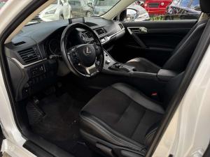 Белый Лексус CT 200h 2017 в Вильнюс, объемом двигателя 1.80 л и пробегом 137 тыс. км за 13900 €, фото 9 на AUTOMOTO.COM.LV