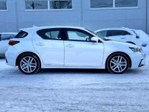 White Lexus CT 200h 2018 in Vilnius, with an engine capacity of 1.80 L and mileage of 96 thousand km for 14350 €, photo  on AUTOMOTO.COM.LV