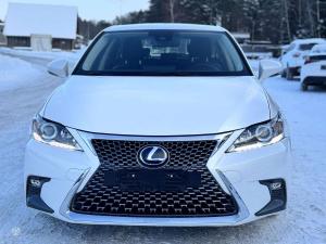 White Lexus CT 200h 2018 in Vilnius, with an engine capacity of 1.80 L and mileage of 96 thousand km for 14350 €, photo 3 on AUTOMOTO.COM.LV