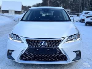 White Lexus CT 200h 2018 in Vilnius, with an engine capacity of 1.80 L and mileage of 96 thousand km for 14350 €, photo 2 on AUTOMOTO.COM.LV