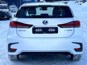 White Lexus CT 200h 2018 in Vilnius, with an engine capacity of 1.80 L and mileage of 96 thousand km for 14350 €, photo 7 on AUTOMOTO.COM.LV