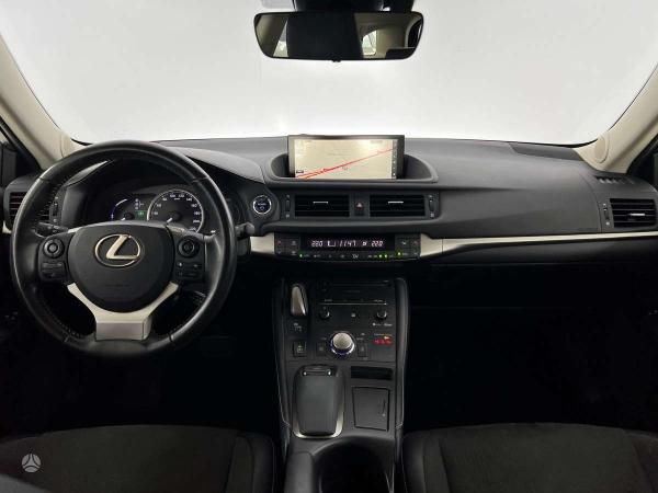 White Lexus CT 200h 2018 in Vilnius, with an engine capacity of 1.80 L and mileage of 124 thousand km for 17900 €, photo 8 on AUTOMOTO.COM.LV