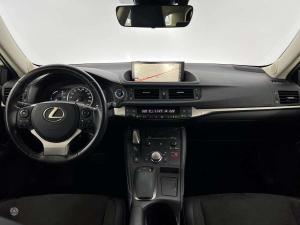 White Lexus CT 200h 2018 in Vilnius, with an engine capacity of 1.80 L and mileage of 124 thousand km for 17900 €, photo 9 on AUTOMOTO.COM.LV