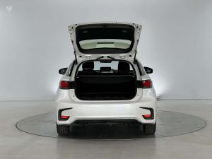 White Lexus CT 200h 2018 in Vilnius, with an engine capacity of 1.80 L and mileage of 124 thousand km for 17900 €, photo 11 on AUTOMOTO.COM.LV