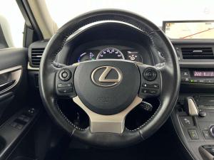 White Lexus CT 200h 2018 in Vilnius, with an engine capacity of 1.80 L and mileage of 124 thousand km for 17900 €, photo 13 on AUTOMOTO.COM.LV