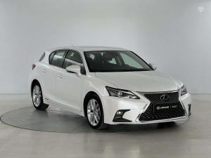 White Lexus CT 200h 2018 in Vilnius, with an engine capacity of 1.80 L and mileage of 124 thousand km for 17900 €, photo 17 on AUTOMOTO.COM.LV