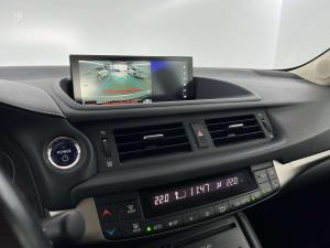 White Lexus CT 200h 2018 in Vilnius, with an engine capacity of 1.80 L and mileage of 124 thousand km for 17900 €, photo 21 on AUTOMOTO.COM.LV