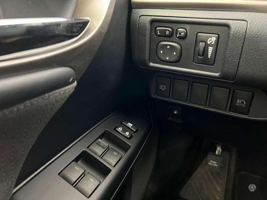White Lexus CT 200h 2018 in Vilnius, with an engine capacity of 1.80 L and mileage of 124 thousand km for 17900 €, photo 24 on AUTOMOTO.COM.LV