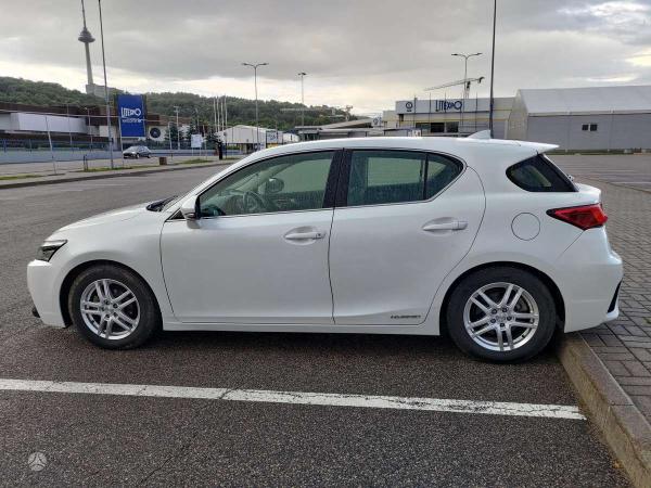 Balts Lexus CT 200h 2018 Viļņa, ar dzinēja tilpumu 1.80 L un nobraukumu 77 tūkst. km par 17200 €, foto 5 vietnē AUTOMOTO.COM.LV