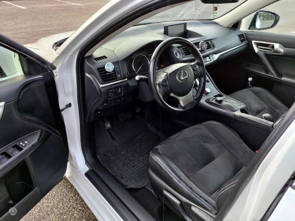 Balts Lexus CT 200h 2018 Viļņa, ar dzinēja tilpumu 1.80 L un nobraukumu 77 tūkst. km par 17200 €, foto 7 vietnē AUTOMOTO.COM.LV