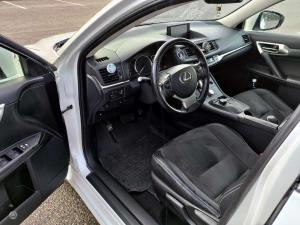 Белый Лексус CT 200h 2018 в Вильнюс, объемом двигателя 1.80 л и пробегом 77 тыс. км за 17200 €, фото 8 на AUTOMOTO.COM.LV