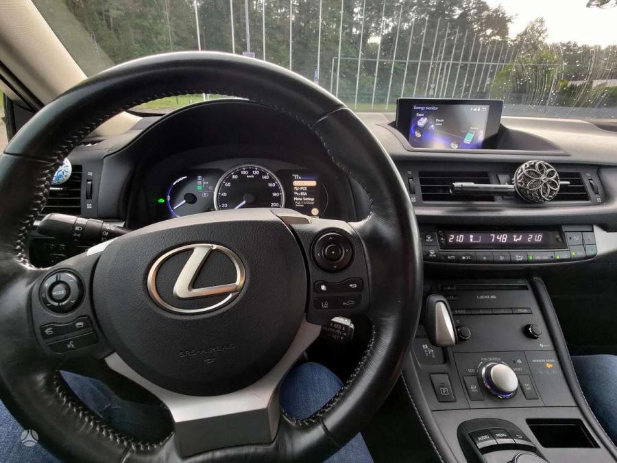 Белый Лексус CT 200h 2018 в Вильнюс, объемом двигателя 1.80 л и пробегом 77 тыс. км за 17200 €, фото 14 на AUTOMOTO.COM.LV