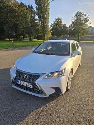 White Lexus CT 200h 2018 in Klaipeda, with an engine capacity of 1.80 L and mileage of 166 thousand km for 15700 €, photo 4 on AUTOMOTO.COM.LV