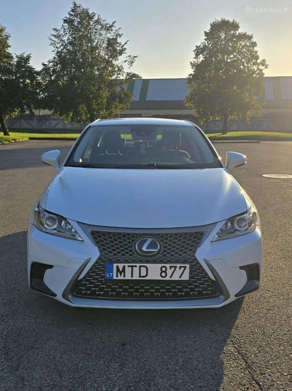White Lexus CT 200h 2018 in Klaipeda, with an engine capacity of 1.80 L and mileage of 166 thousand km for 15700 €, photo 6 on AUTOMOTO.COM.LV