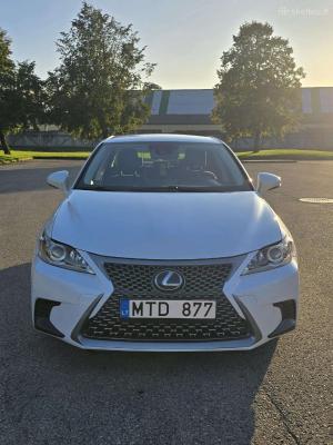 White Lexus CT 200h 2018 in Klaipeda, with an engine capacity of 1.80 L and mileage of 166 thousand km for 15700 €, photo 6 on AUTOMOTO.COM.LV