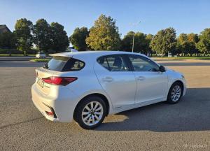 White Lexus CT 200h 2018 in Klaipeda, with an engine capacity of 1.80 L and mileage of 166 thousand km for 15700 €, photo 7 on AUTOMOTO.COM.LV