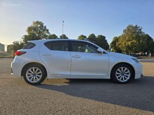 White Lexus CT 200h 2018 in Klaipeda, with an engine capacity of 1.80 L and mileage of 166 thousand km for 15700 €, photo 9 on AUTOMOTO.COM.LV