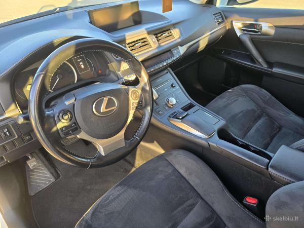 White Lexus CT 200h 2018 in Klaipeda, with an engine capacity of 1.80 L and mileage of 166 thousand km for 15700 €, photo 11 on AUTOMOTO.COM.LV