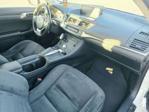 White Lexus CT 200h 2018 in Klaipeda, with an engine capacity of 1.80 L and mileage of 166 thousand km for 15700 €, photo 13 on AUTOMOTO.COM.LV