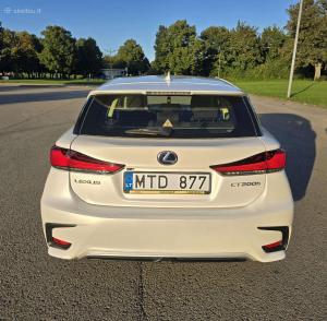White Lexus CT 200h 2018 in Klaipeda, with an engine capacity of 1.80 L and mileage of 166 thousand km for 15700 €, photo 16 on AUTOMOTO.COM.LV