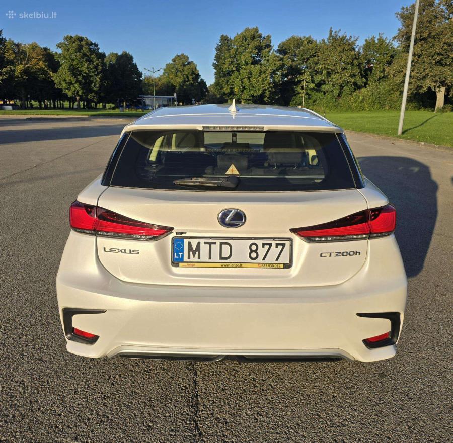 White Lexus CT 200h 2018 in Klaipeda, with an engine capacity of 1.80 L and mileage of 166 thousand km for 15700 €, photo 16 on AUTOMOTO.COM.LV