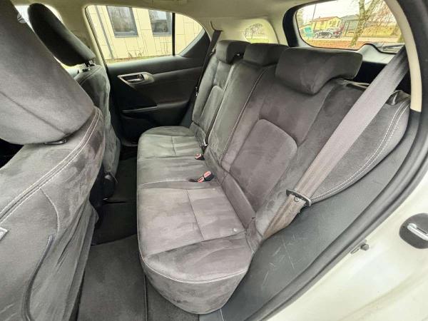 White Lexus CT 200h 2019 in Taurage, with an engine capacity of 1.80 L and mileage of 190 thousand km for 14500 €, photo 11 on AUTOMOTO.COM.LV