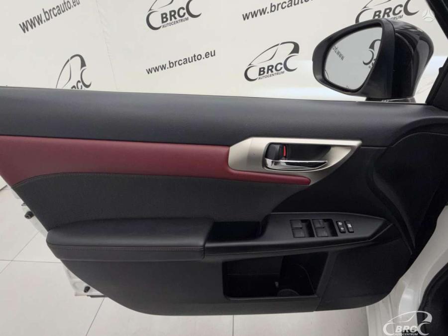 Balts Lexus CT 200h 2020 Viļņa, ar dzinēja tilpumu 1.80 L un nobraukumu 30 tūkst. km par 17200 €, foto 21 vietnē AUTOMOTO.COM.LV