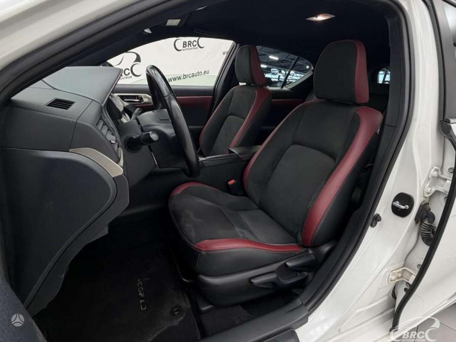 Balts Lexus CT 200h 2020 Viļņa, ar dzinēja tilpumu 1.80 L un nobraukumu 30 tūkst. km par 17200 €, foto 24 vietnē AUTOMOTO.COM.LV