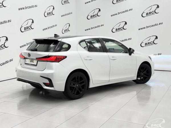 White Lexus CT 200h 2020 in Vilnius, with an engine capacity of 1.80 L and mileage of 30 thousand km for 16900 €, photo 3 on AUTOMOTO.COM.LV
