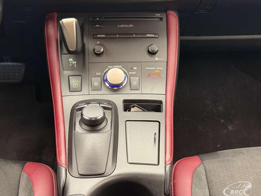 Balts Lexus CT 200h 2020 Viļņa, ar dzinēja tilpumu 1.80 L un nobraukumu 30 tūkst. km par 16900 €, foto 19 vietnē AUTOMOTO.COM.LV