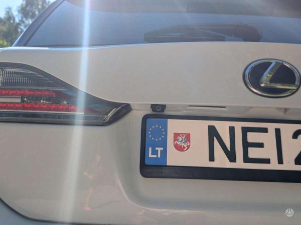 White Lexus CT 200h 2013 in Druskininkai, with an engine capacity of 1.80 L and mileage of 233 thousand km for 9500 €, photo 7 on AUTOMOTO.COM.LV