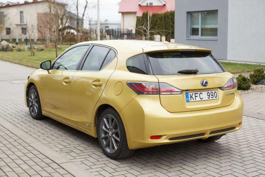 Yellow Lexus CT 200h 2012 in Kaunas, with an engine capacity of 1.80 L and mileage of 228 thousand km for 7400 €, photo 3 on AUTOMOTO.COM.LV