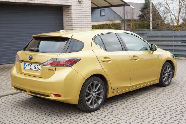 Dzeltens Lexus CT 200h 2012 Kauņa, ar dzinēja tilpumu 1.80 L un nobraukumu 228 tūkst. km par 7400 €, foto 4 vietnē AUTOMOTO.COM.LV