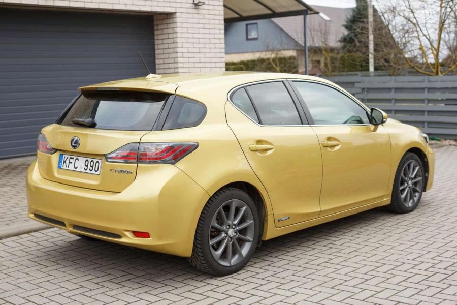 Yellow Lexus CT 200h 2012 in Kaunas, with an engine capacity of 1.80 L and mileage of 228 thousand km for 7400 €, photo 4 on AUTOMOTO.COM.LV