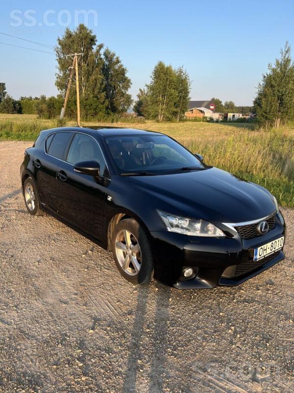 Черный Лексус СТ 2012 в Рига, объемом двигателя 1.80 л и пробегом 224 тыс. км за 8100 €, фото 2 на AUTOMOTO.COM.LV