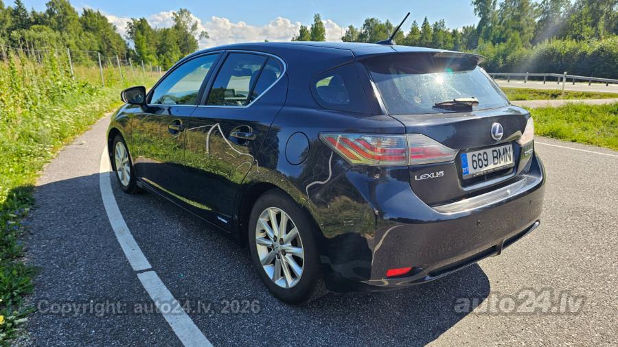 Black Lexus CT 2011 in Tallinn, with an engine capacity of 1.80 L and mileage of 300 thousand km for 9990 €, photo 4 on AUTOMOTO.COM.LV