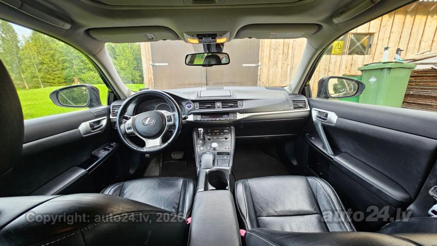 Black Lexus CT 2011 in Tallinn, with an engine capacity of 1.80 L and mileage of 300 thousand km for 9990 €, photo 7 on AUTOMOTO.COM.LV
