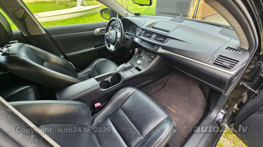 Black Lexus CT 2011 in Tallinn, with an engine capacity of 1.80 L and mileage of 300 thousand km for 9990 €, photo 8 on AUTOMOTO.COM.LV
