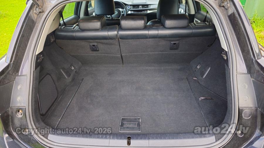 Black Lexus CT 2011 in Tallinn, with an engine capacity of 1.80 L and mileage of 300 thousand km for 9990 €, photo 11 on AUTOMOTO.COM.LV