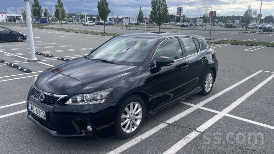 Black Lexus CT 2011 in Riga, with an engine capacity of 1.80 L and mileage of 208 thousand km for 8400 €, photo 1 on AUTOMOTO.COM.LV