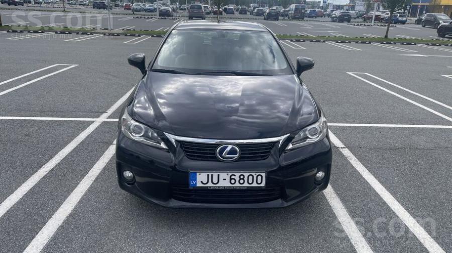 Black Lexus CT 2011 in Riga, with an engine capacity of 1.80 L and mileage of 208 thousand km for 8400 €, photo 3 on AUTOMOTO.COM.LV