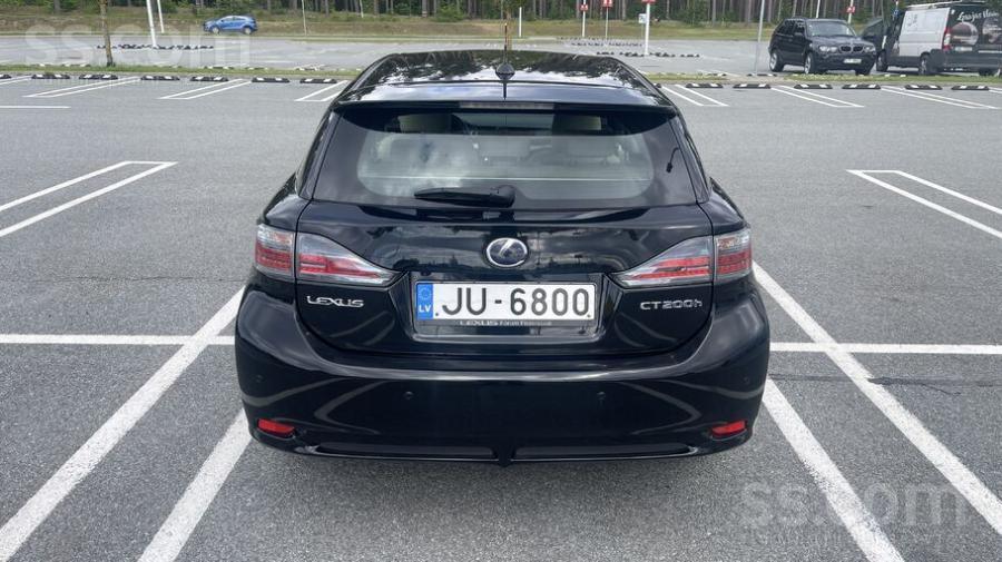 Black Lexus CT 2011 in Riga, with an engine capacity of 1.80 L and mileage of 208 thousand km for 8400 €, photo 7 on AUTOMOTO.COM.LV