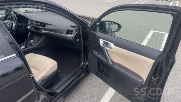 Black Lexus CT 2011 in Riga, with an engine capacity of 1.80 L and mileage of 208 thousand km for 8400 €, photo 10 on AUTOMOTO.COM.LV