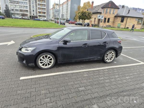 Black Lexus CT 2012 in Riga, with an engine capacity of 1.80 L and mileage of 225 thousand km for 7600 €, photo 11 on AUTOMOTO.COM.LV