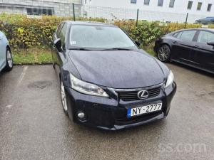 Black Lexus CT 2012 in Riga, with an engine capacity of 1.80 L and mileage of 227 thousand km for 7500 €, photo 4 on AUTOMOTO.COM.LV