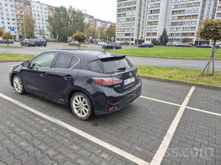 Black Lexus CT 2012 in Riga, with an engine capacity of 1.80 L and mileage of 227 thousand km for 7500 €, photo 12 on AUTOMOTO.COM.LV