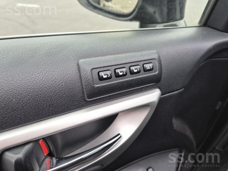 Black Lexus CT 2012 in Riga, with an engine capacity of 1.80 L and mileage of 227 thousand km for 7500 €, photo 18 on AUTOMOTO.COM.LV