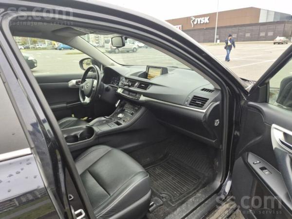 Черный Лексус СТ 2012 в Рига, объемом двигателя 1.80 л и пробегом 228 тыс. км за 6950 €, фото 8 на AUTOMOTO.COM.LV