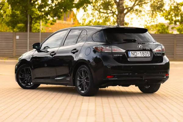 Melns Lexus CT 2012 Jelgava, ar dzinēja tilpumu 1.80 L un nobraukumu 247 tūkst. km par 6000 €, foto 4 vietnē AUTOMOTO.COM.LV